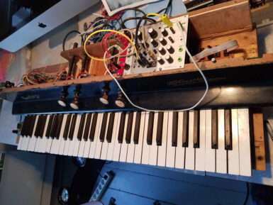 Playing chiptunes on an old reed organ with Arduino | Arduino Blog