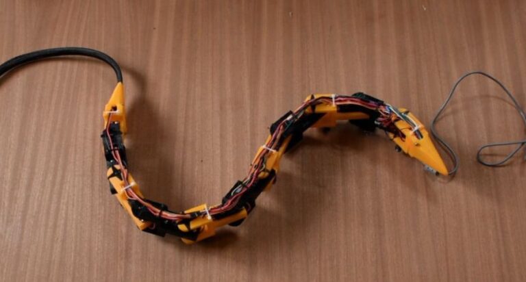 This Arduino-controlled robot slithers like a snake | Arduino Blog