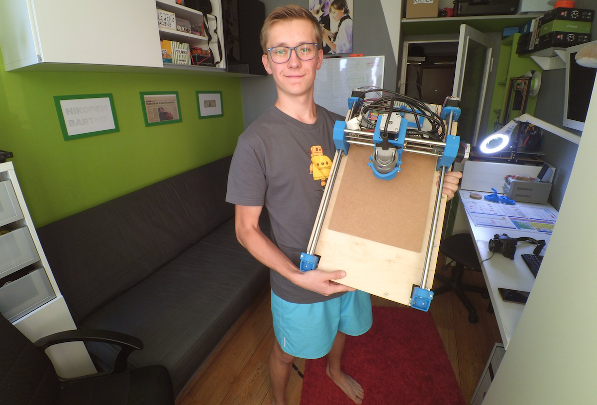 Convert a Dremel tool into an Arduino-controlled CNC machine | Arduino Blog