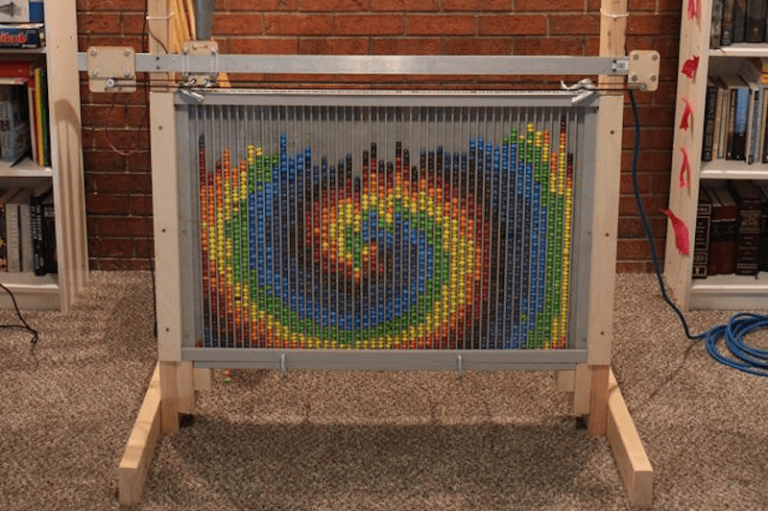 This machine creates images using Skittles as pixels | Arduino Blog