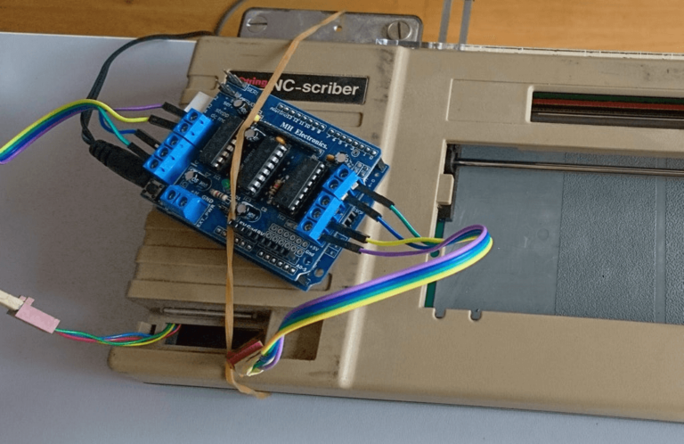 1980s plotting device turned into a handheld whiteboard tool | Arduino Blog