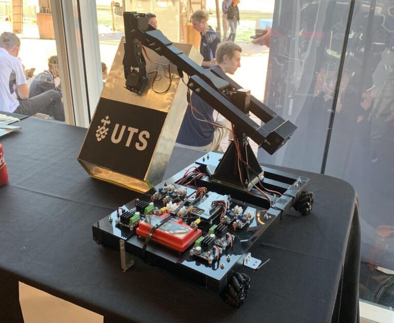 Competition robot picks up (almost) all the balls | Arduino Blog
