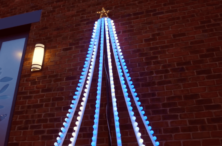 Bob Clagett made an LED Christmas tree video game for his entire town ...