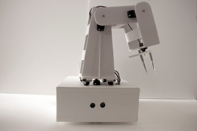 Painting robot with 'twin' control scheme | Arduino Blog