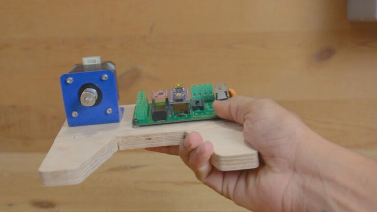 This machine dispenses labels, making it easier to peel them off ...