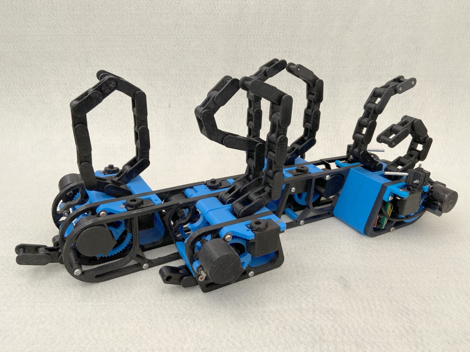 Get the time from GETULA, a modular chain link clock | Arduino Blog