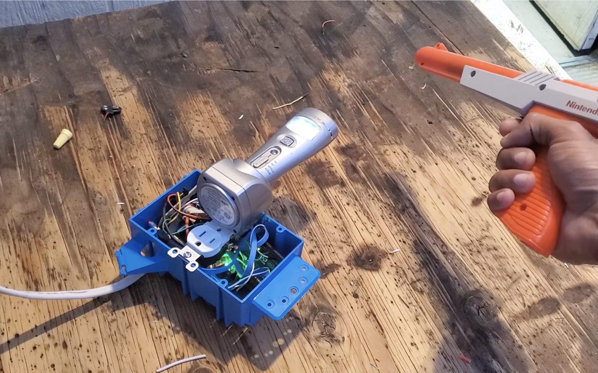 Hacking an old Nintendo Zapper into a wireless remote | Arduino Blog