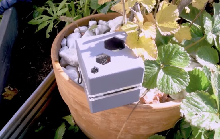 This MKR WiFi 1010-based weather station sends readings to the Arduino ...