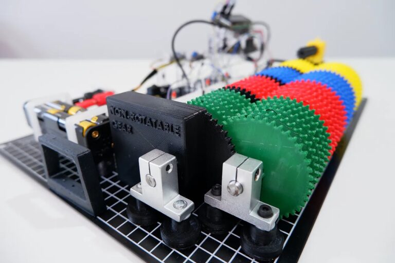 This gear turns only once every 346 quintillion years | Arduino Blog