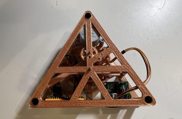 This 3D-printed, three-sided clock tells time with three hands ...