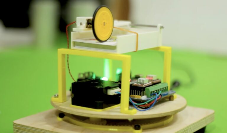 Create this card-dealing robot to streamline your poker nights | Arduino Blog