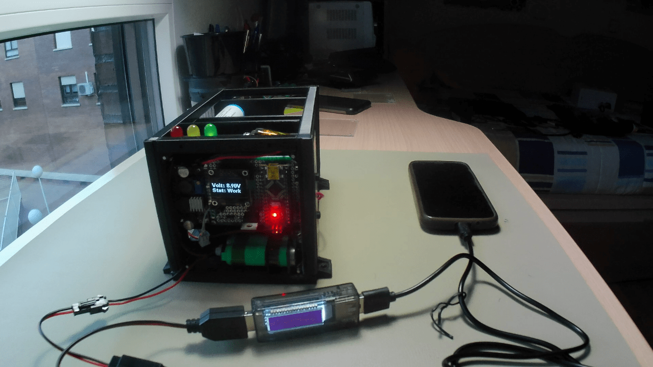 Functional miniature hydrogen fuel cell powers RC truck | Arduino Blog