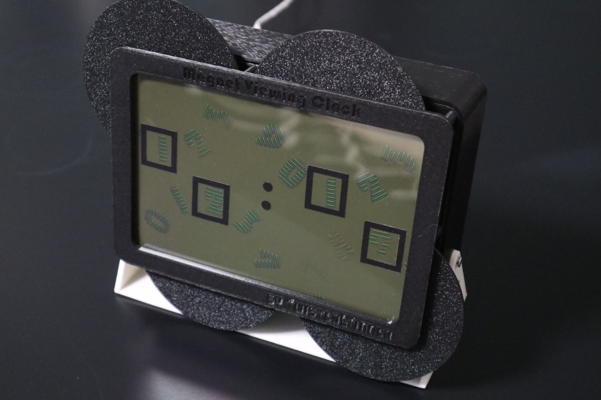 This clever clock displays the time in magnetic fields | Arduino Blog