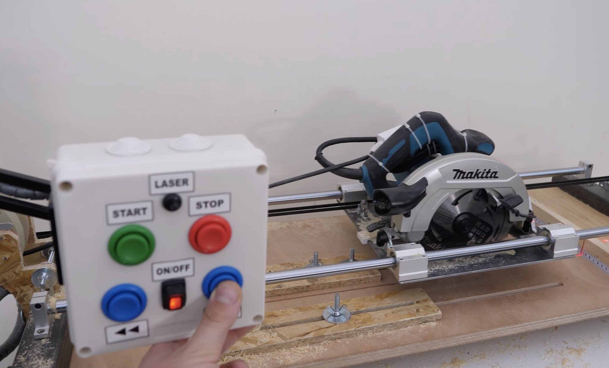 Self-guided circular saw automates woodworking | Arduino Blog