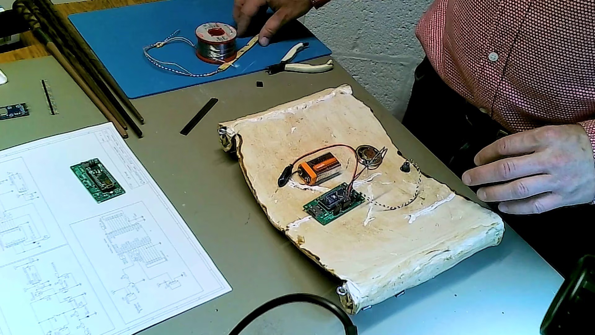 Magical office gadget encourages coworkers to solve problems | Arduino Blog