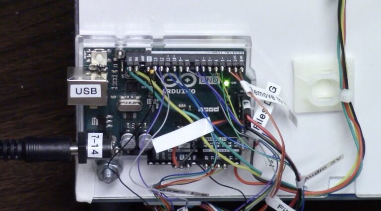Practical magnetic switches make this electronic chessboard possible | Arduino Blog