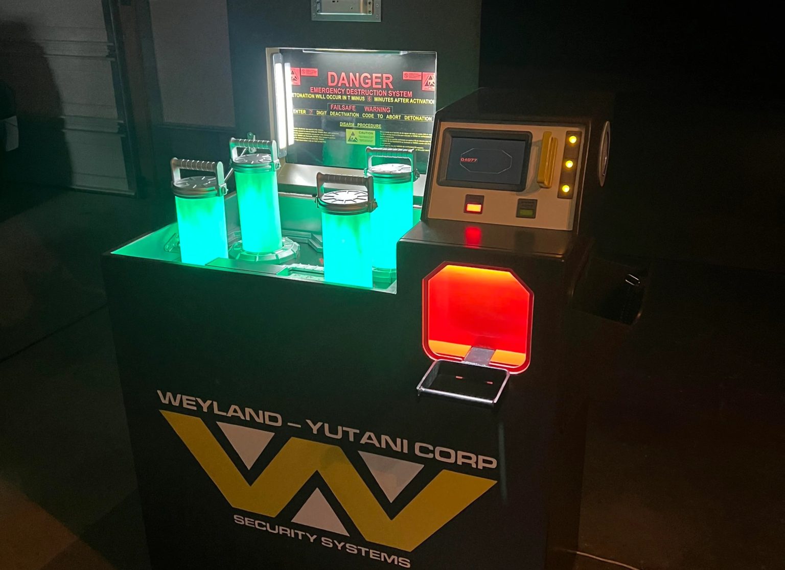 A gorgeous escape room puzzle with an Alien theme | Arduino Blog