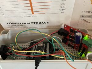 A simple single-axis sun tracker to maximize solar output | Arduino Blog