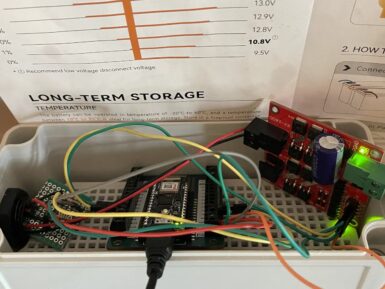 A simple single-axis sun tracker to maximize solar output | Arduino Blog