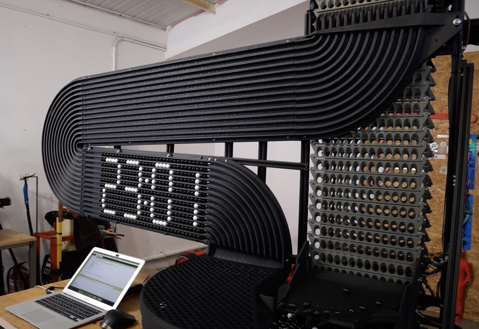 Ivan Miranda's clock is a master class in marble mechanism design ...