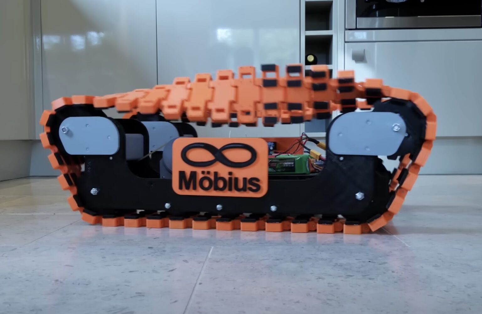 This RC tank has Möbius strip tracks | Arduino Blog