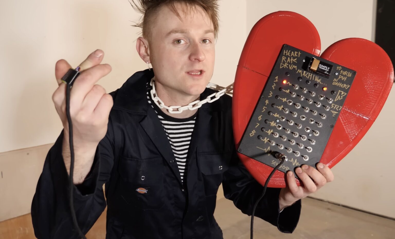 The user's heartbeat controls this drum machine | Arduino Blog