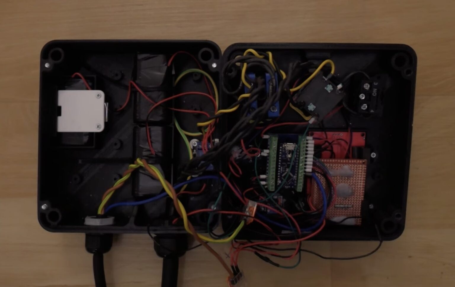 This device helps ski lift operators attach chairs to the cable ...