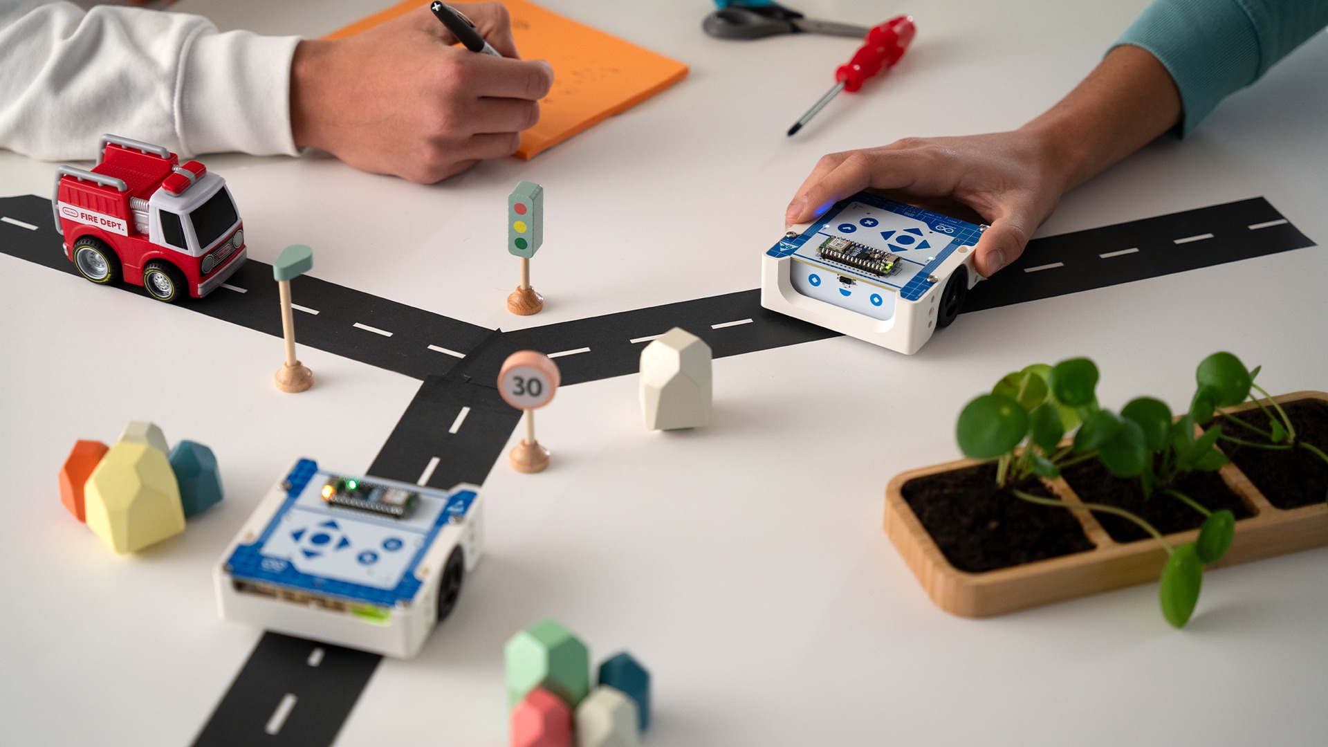 Why is STEAM education important for kids? 6 activity tips | Arduino Blog