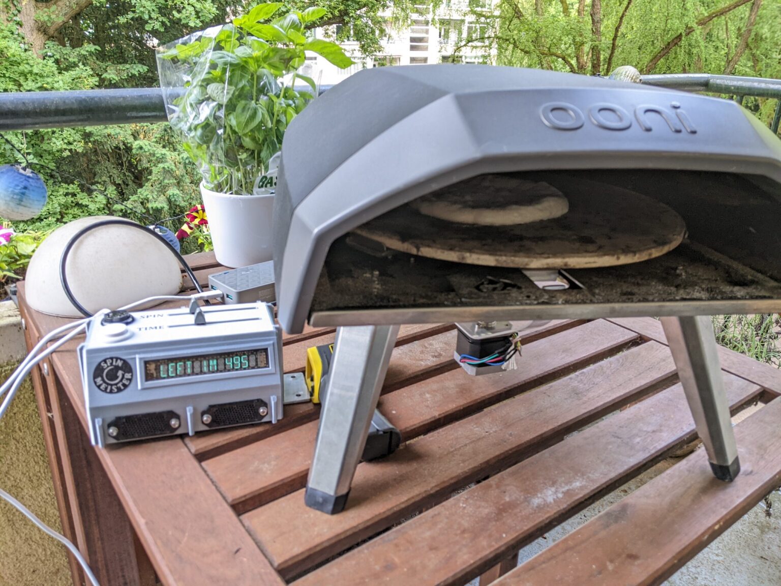 The Arduino-controlled Spin Meister helps spin up the perfect pizza ...