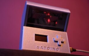 This automatic laser turret keeps the cats entertained for hours ...