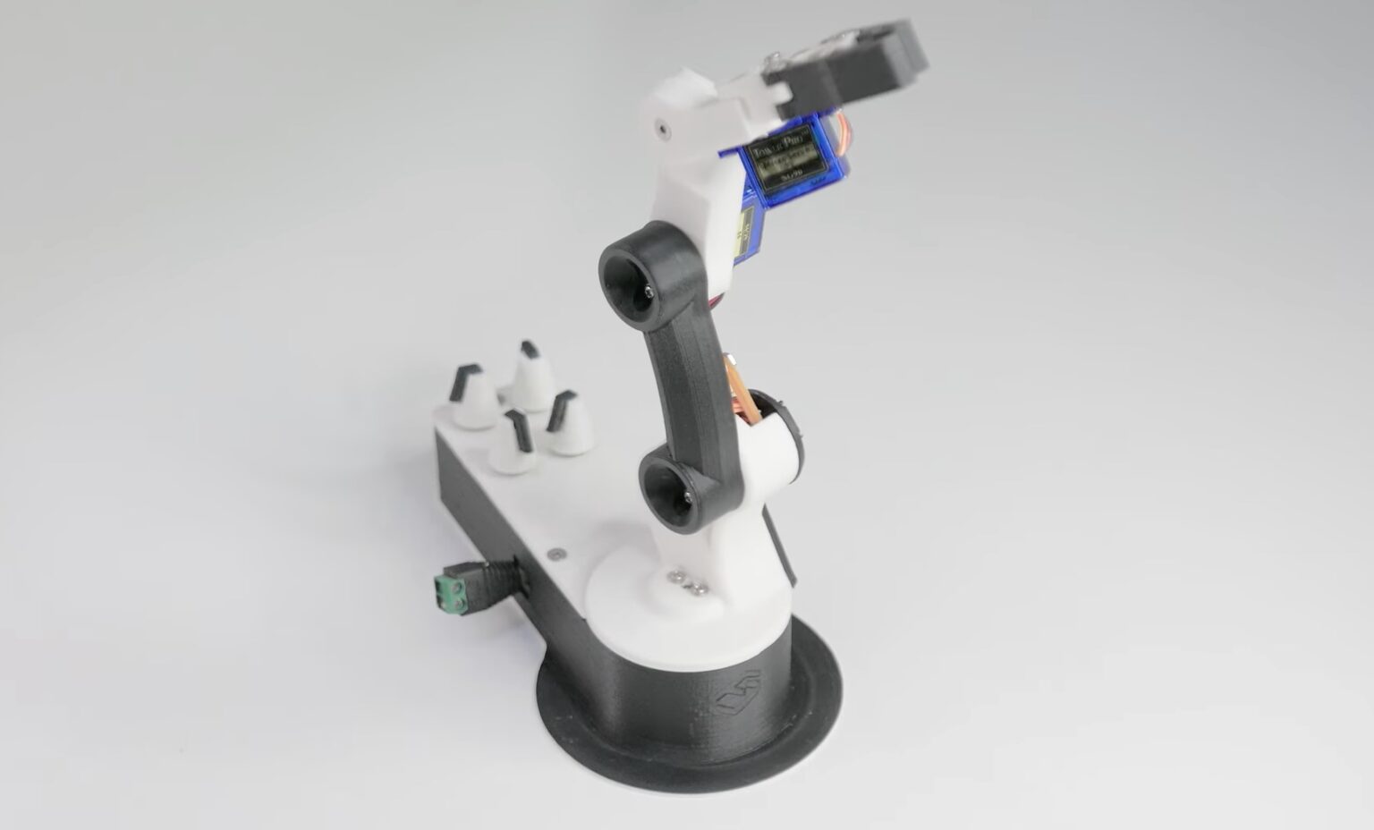 This 3D-printed robotic arm can be built with just a few inexpensive ...
