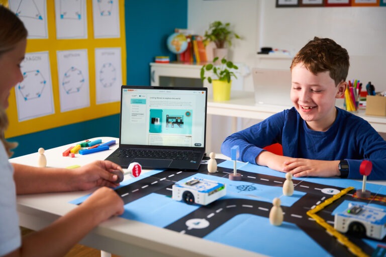 Easy and fun block-based coding with the Alvik robot is here, now ...