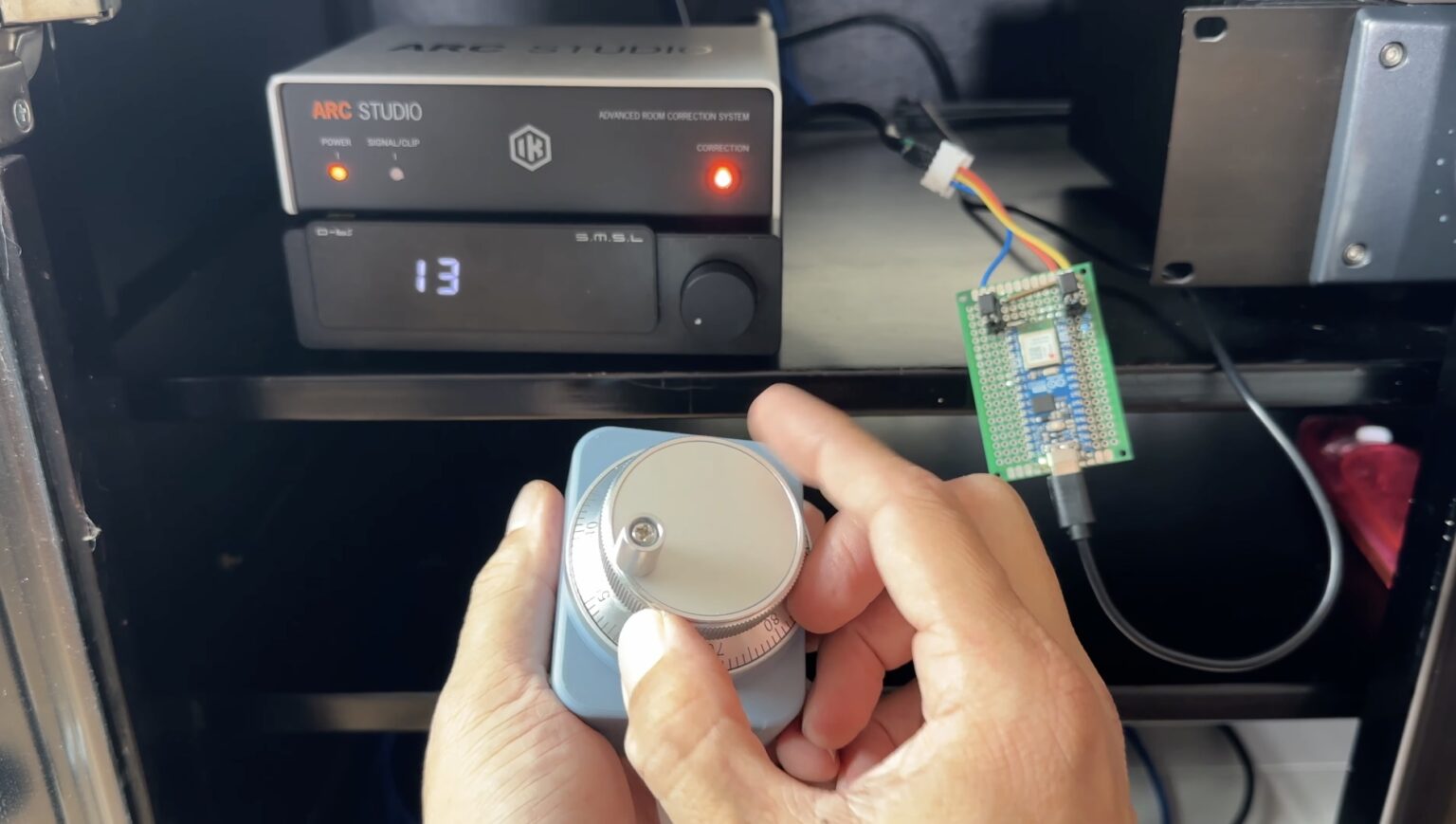 Control your volume with a wireless rotary encoder, as you deserve ...