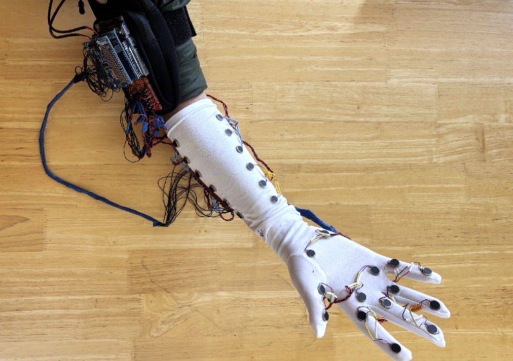 Could these VR haptic gloves replace human touch? | Arduino Blog