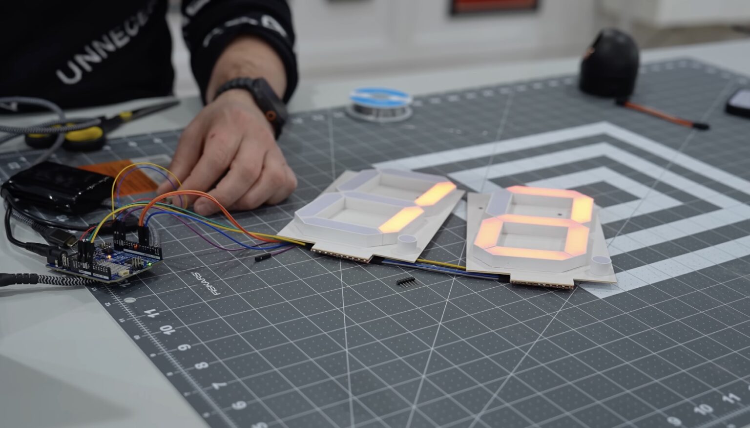 A super-sized set of digital calipers for giants | Arduino Blog
